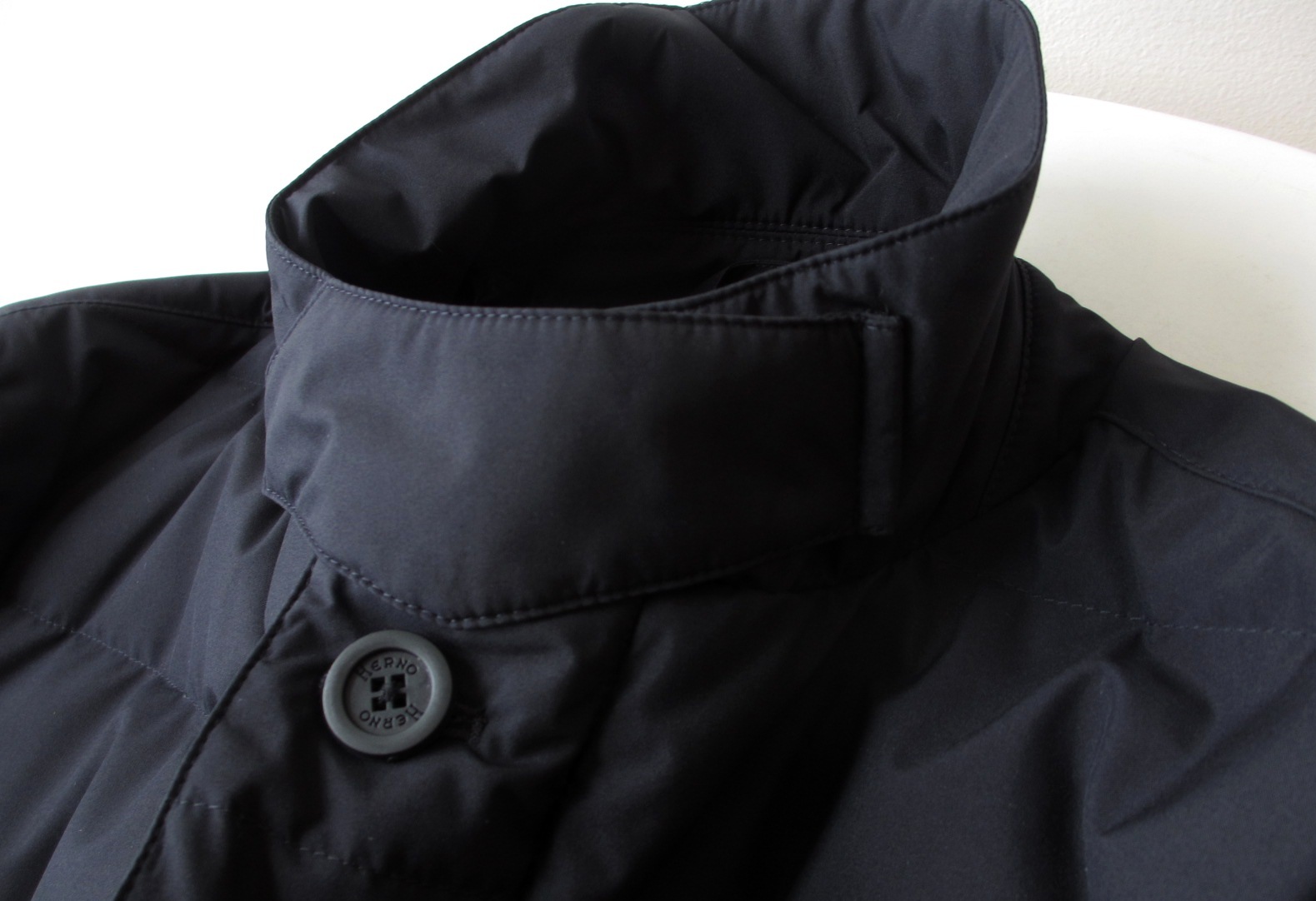 GLORYGUY & Cachette｜筋トレしなくても美しいボディを保つ!? HERNO/ヘルノの「Laminar」立ち襟コンパクトダウンジャケット＆"Wool調"グレンチェック柄フーデット ...