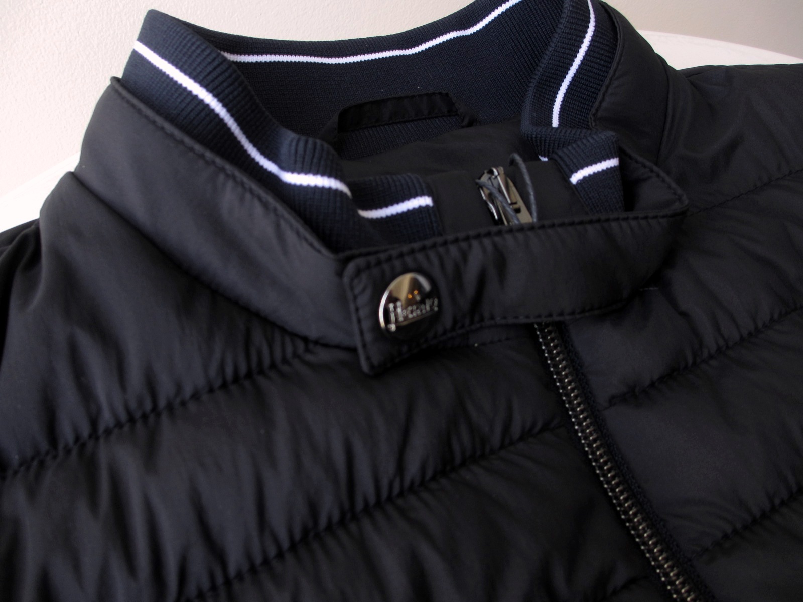 GLORYGUY & Cachette｜春を思わせる陽気の中、ご紹介するのは、HERNO/ヘルノの「Laminar」ベスト＆切り替えブルゾン。どちらも中綿入りで超軽量です!!