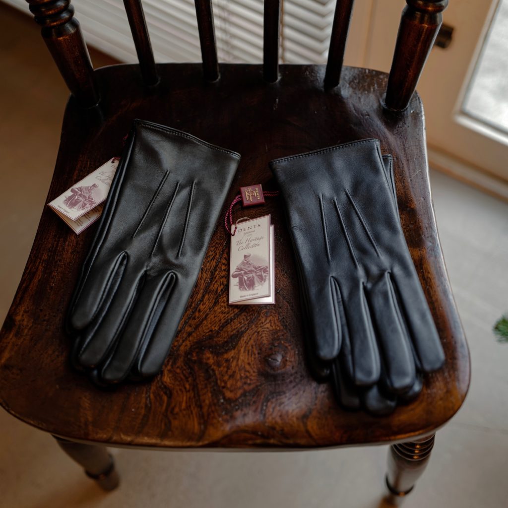 1777年創業のグローブ専業メーカー【DENT’S/デンツ】から時代に合わせた銘品モデルをご提案したいと思います。 ｜ Clothes to ...