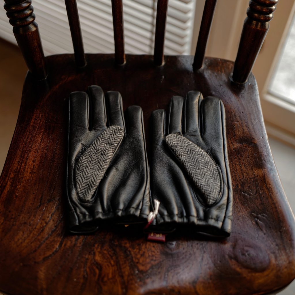 1777年創業のグローブ専業メーカー【DENT’S/デンツ】から時代に合わせた銘品モデルをご提案したいと思います。 ｜ Clothes to ...