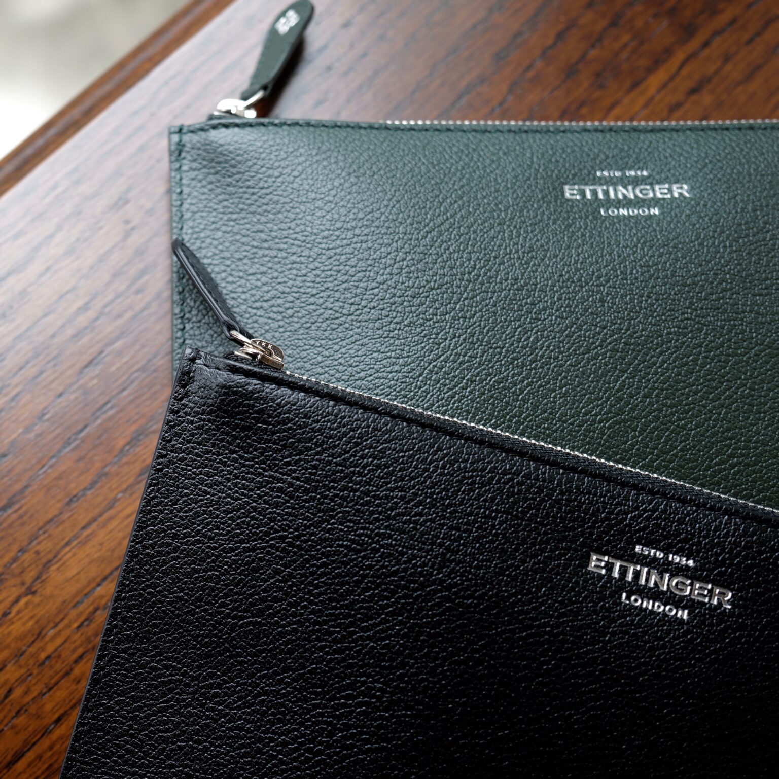 【ETTINGER/エッティンガー】から小物に拘る方に向けたトラベルポーチをご提案したいと思います。 ｜ Clothes to You｜GLORYGUY＆Cachette