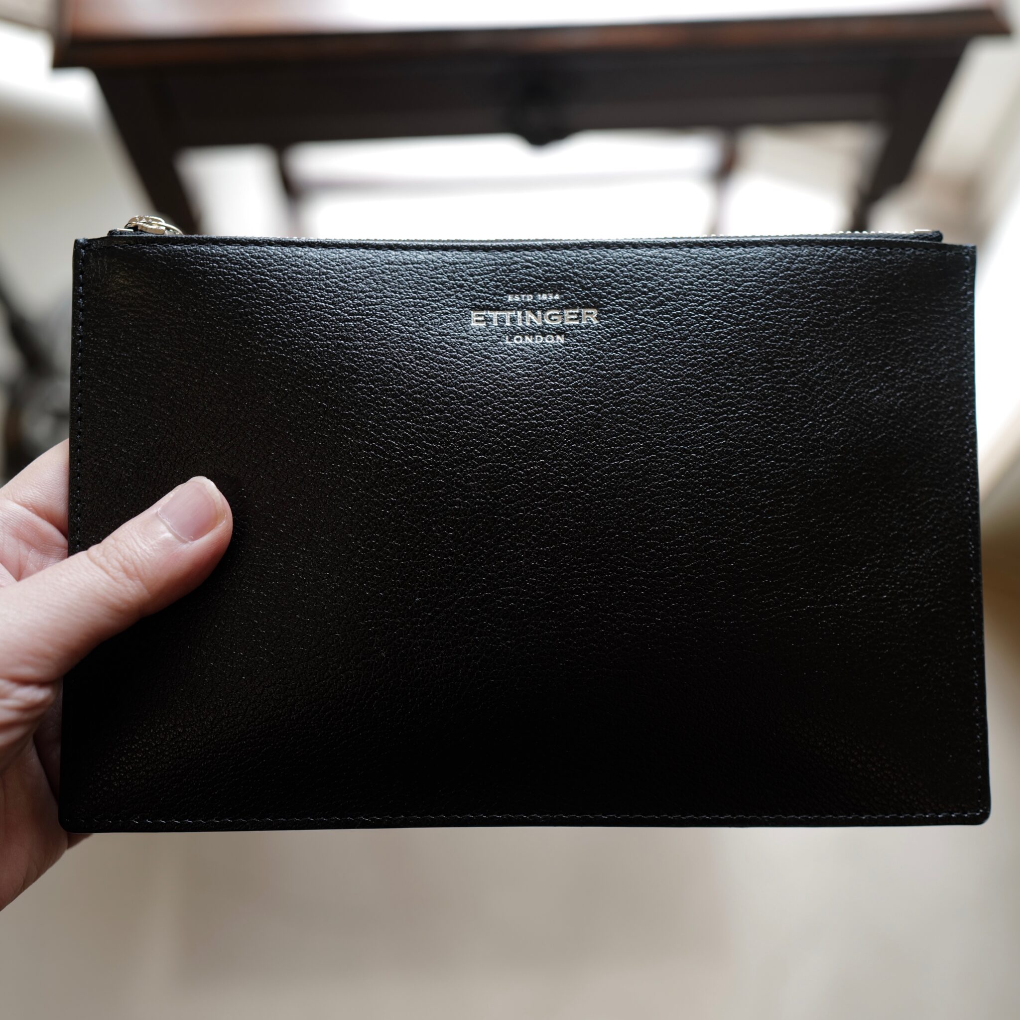 【ETTINGER/エッティンガー】から小物に拘る方に向けたトラベルポーチをご提案したいと思います。 ｜ Clothes to You｜GLORYGUY＆Cachette