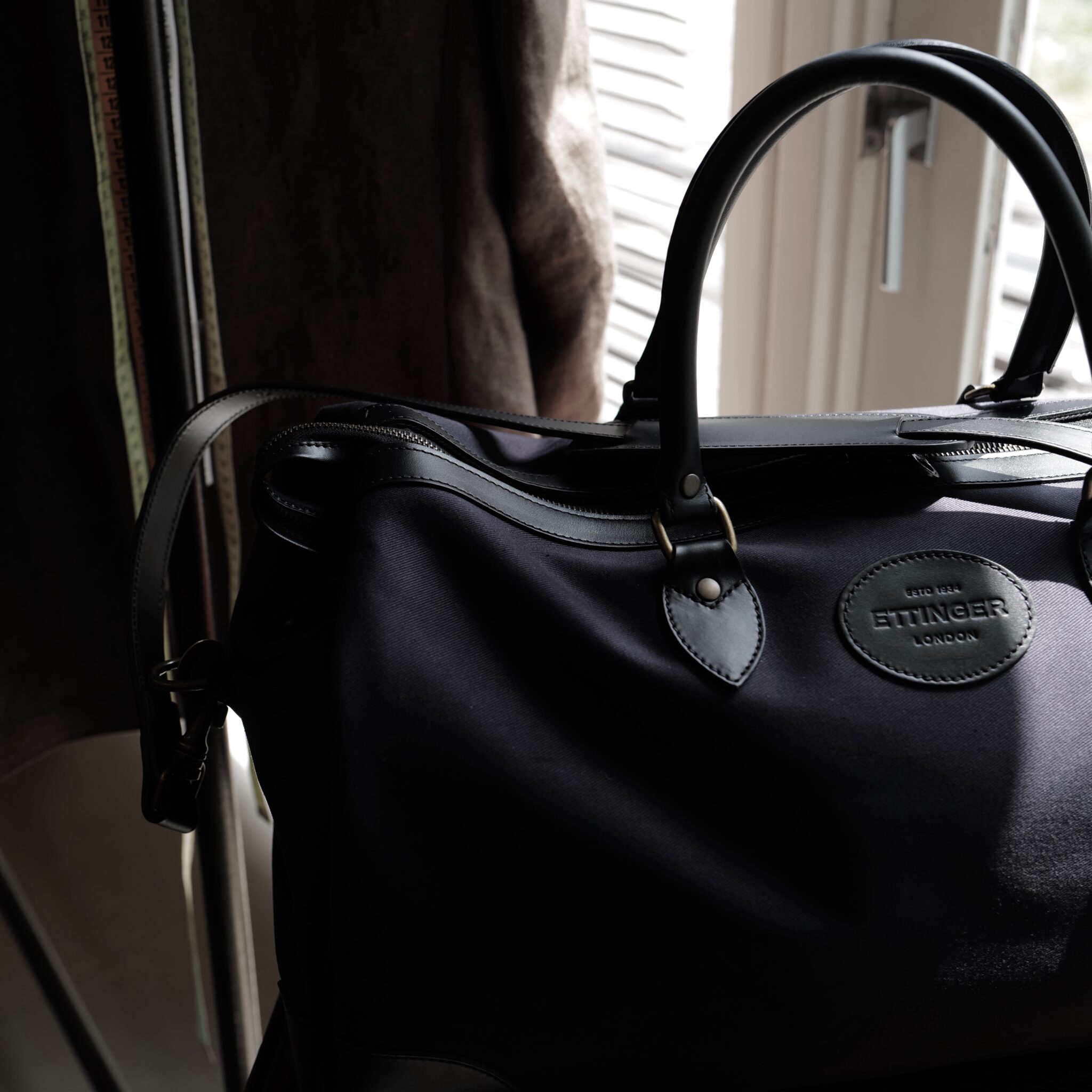 英国王室御用達ロイヤルワラントメーカー【ETTINGER/エッティンガー】からトラベルバックをご提案します。※25AW【MACKINTOSH / マッキントッシュ】から1型入荷のお知らせ ...