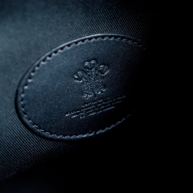 英国王室御用達ロイヤルワラントメーカー【ETTINGER/エッティンガー】からトラベルバックをご提案します。※25AW【MACKINTOSH / マッキントッシュ】から1型入荷のお知らせ ...